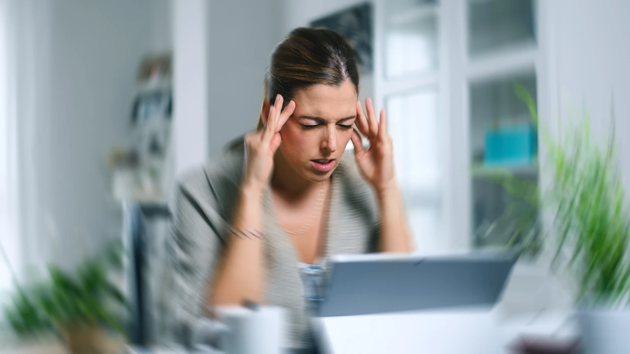¿Dolor de cabeza? Aprende a identificarlo y cómo aliviarlo